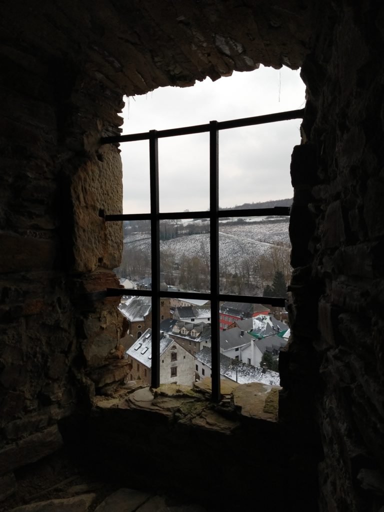 Castelos da Bélgica: ruínas do castelo Burg-Reuland | Receita de Viagem